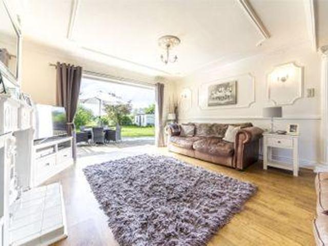 5 Bedrooms Semi detached house for sale in Billet Road, Romford, Essex RM6
