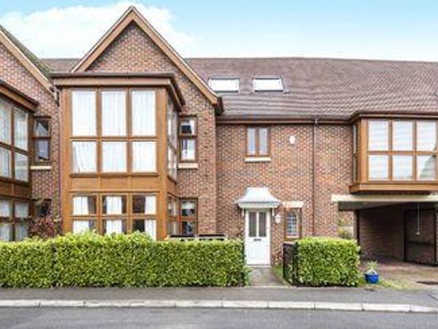 5 Bedrooms Semi detached house for sale in Lakeside Drive, Chobham, Woking, Surrey GU24