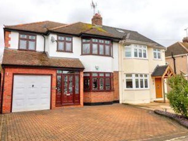 5 Bedrooms Semi detached house for sale in Seaforth Close, Romford RM1