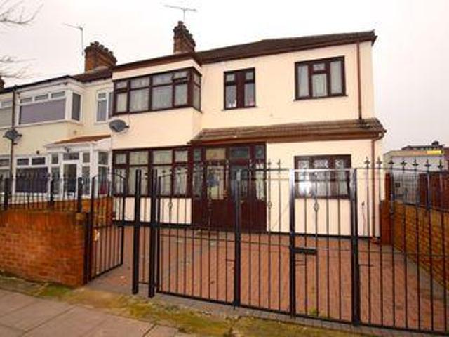 5 Bedrooms Semi detached house for sale in Staines Road, Ilford IG1