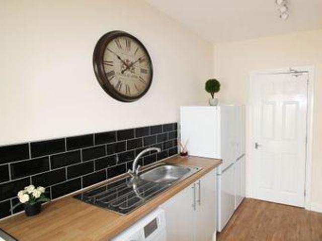 5 Bedrooms Semi detached house for sale in Woodlands Road, Woodlands, Doncaster DN6