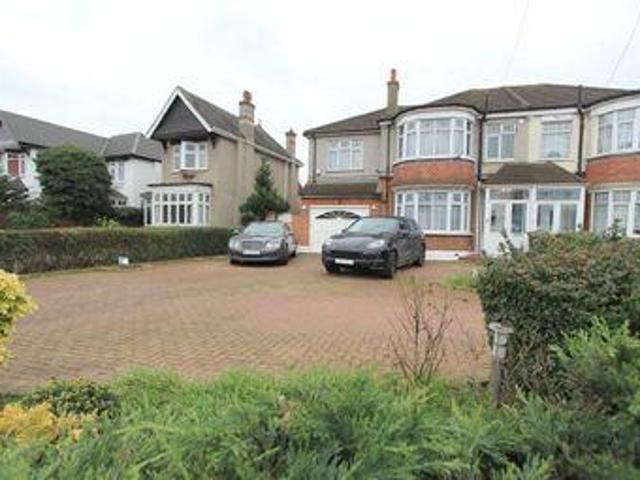 5 Bedrooms Semi detached house for sale in Water Lane, Seven Kings, Essex IG3
