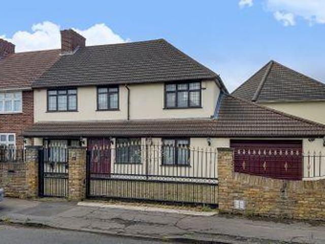 5 Bedrooms Semi detached house for sale in Warrington Road, Dagenham, Essex. RM8
