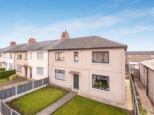 5 Bedrooms Semi detached house for sale in Westfield Avenue, Yeadon, Leeds LS19