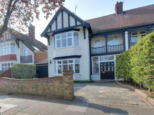 5 Bedrooms Semi detached house for sale in Tyrone Road, Southend On Sea SS1