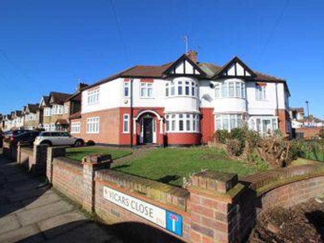 5 Bedrooms Semi detached house for sale in Vicars Close, Enfield EN1
