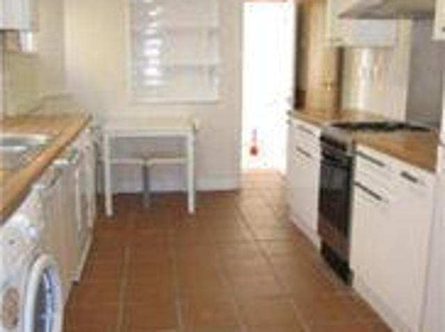 5 Bedrooms Terraced house for rent in Mill Avenue, Uxbridge, Greater London UB8