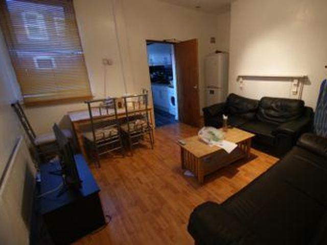 5 Bedrooms Terraced house for rent in Ashville Road, Hyde Park, Leeds LS6