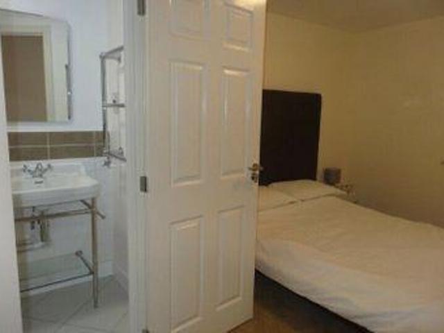 5 Bedrooms Terraced house for rent in Bushy Close, Romford RM1