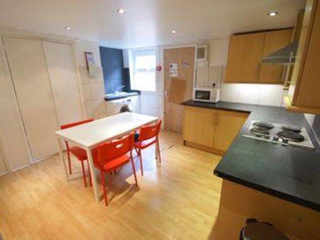 5 Bedrooms Terraced house for rent in Burchett Place, Woodhouse, Leeds LS6
