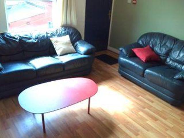 5 Bedrooms Terraced house for rent in Burley Lodge Terrace, Hyde Park, Leeds LS6