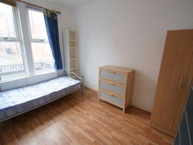 5 Bedrooms Terraced house for rent in Burley Lodge Road, Hyde Park, Leeds LS6