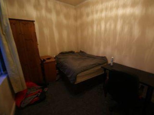 5 Bedrooms Terraced house for rent in Cardigan Road, Hyde Park, Leeds LS6