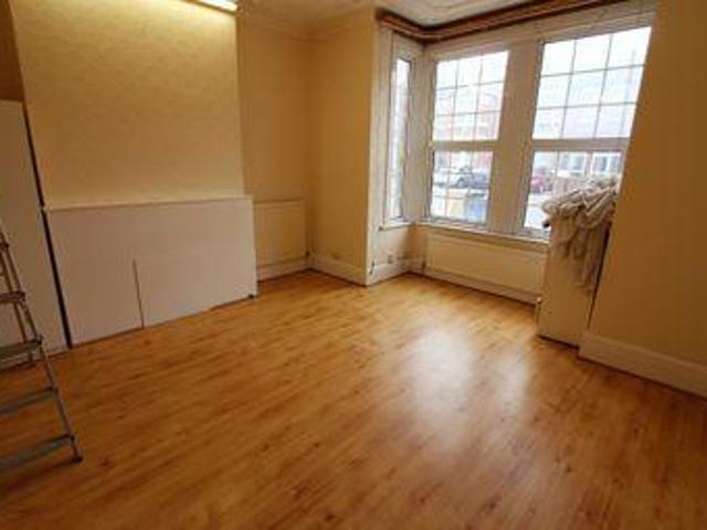 5 Bedrooms Terraced house for rent in Coventry Road, Ilford IG1