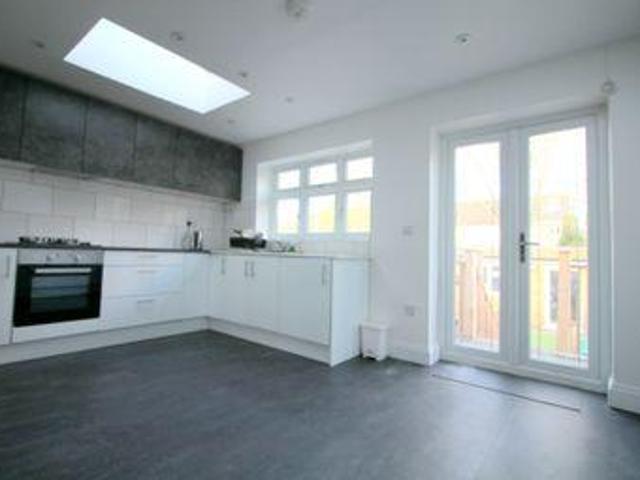 5 Bedrooms Terraced house for rent in Eastern Avenue, Ilford, Essex IG2