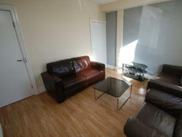 5 Bedrooms Terraced house for rent in Harold Terrace, Hyde Park, Leeds LS6