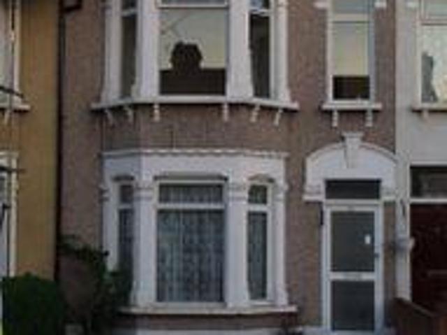 5 Bedrooms Terraced house for rent in Kingston Road, Ilford, Essex IG1