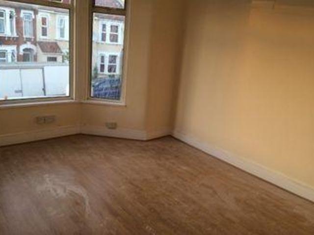 5 Bedrooms Terraced house for rent in Kingston Road, London IG1