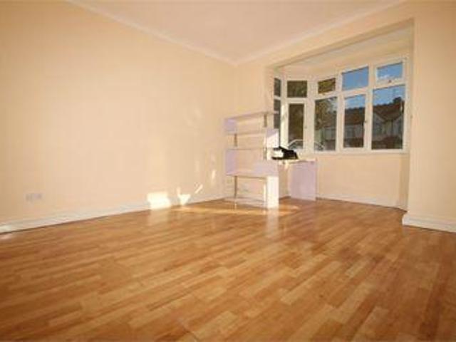 5 Bedrooms Terraced house for rent in Lodge Hill, Ilford, Greater London IG4