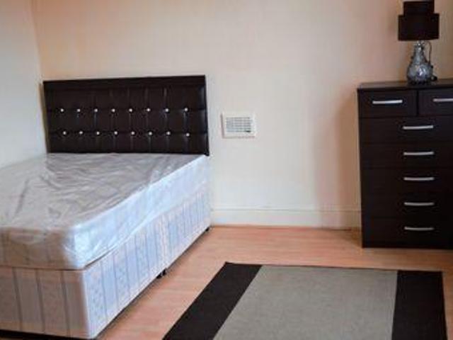5 Bedrooms Terraced house for rent in Longsight, Manchester M13