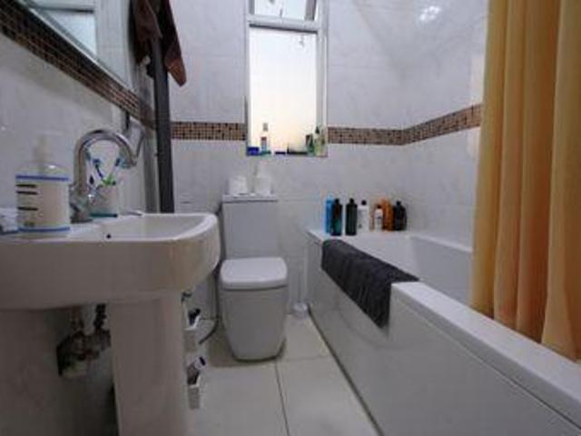5 Bedrooms Terraced house for rent in Rostella Rd, Tooting SW17