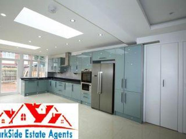 5 Bedrooms Terraced house for rent in Rostella Road, Tooting Broadway SW17