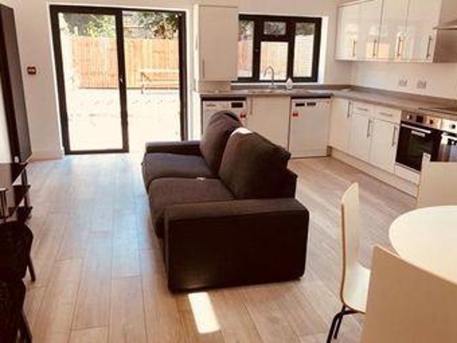 5 Bedrooms Terraced house for rent in St Thomas Road, London N4