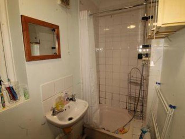 5 Bedrooms Terraced house for rent in Swift Close, London E17