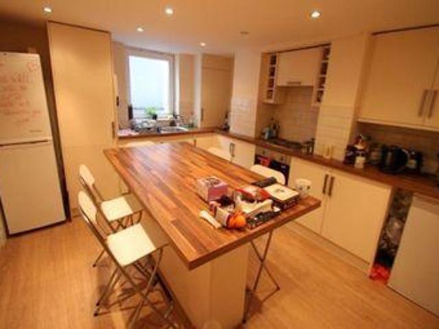 5 Bedrooms Terraced house for rent in Thornville Crescent, Hyde Park, Leeds LS6