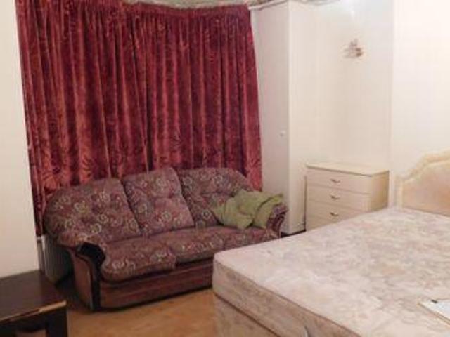 5 Bedrooms Terraced house for rent in Upper Chorlton Road, Manchester M16
