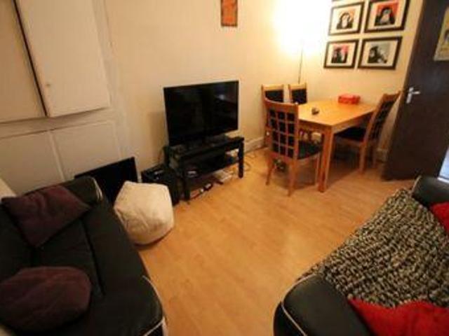 5 Bedrooms Terraced house for rent in Walmsley Road, Hyde Park, Leeds LS6
