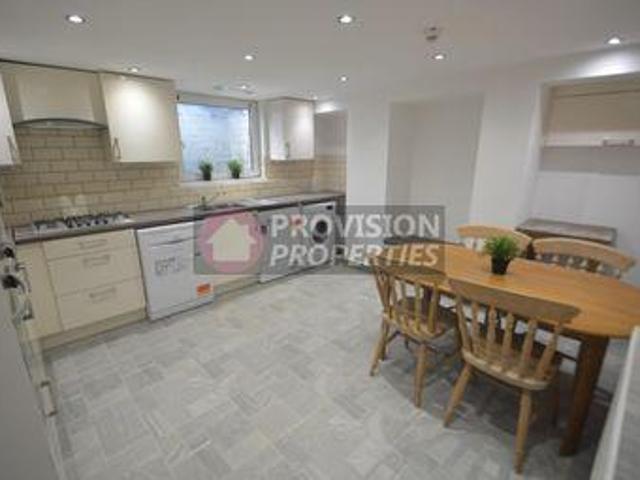 5 Bedrooms Terraced house for rent in Wetherby Grove, Burley, Leeds LS4