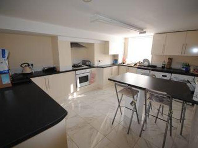 5 Bedrooms Terraced house for rent in 16 Walmsley Road, Hyde Park LS6