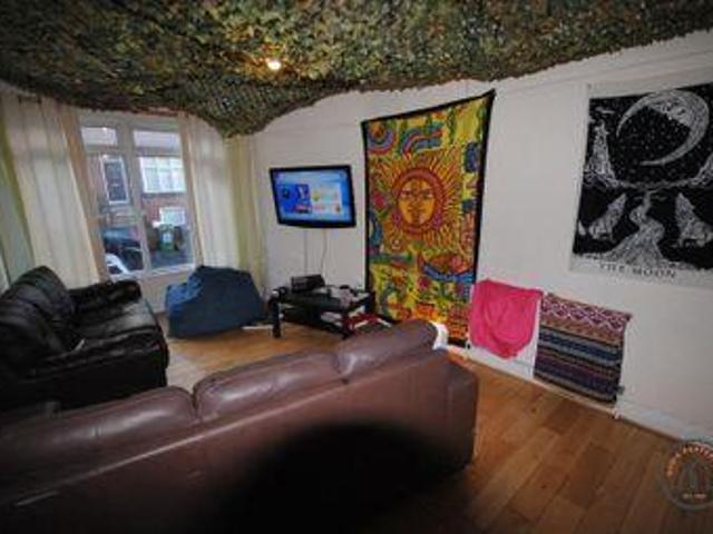 5 Bedrooms Terraced house for rent in 50 Manor Drive, Hyde Park LS6