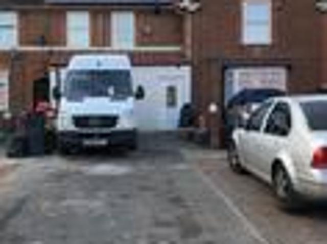 5 Bedrooms Terraced house for sale in Crossfield Road, Kitts Green, Birmingham B33
