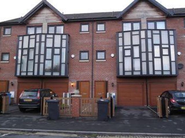 5 Bedrooms Town house for rent in Plymouth View, Manchester M13
