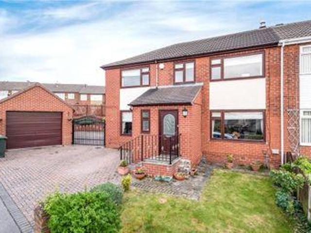 5 Bedrooms Town house for sale in Harthill, Gildersome, Morley, Leeds LS27
