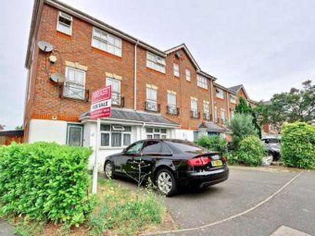 5 Bedrooms Town house for sale in Tollgate Drive, Hayes UB4