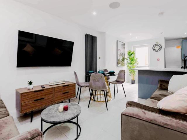 5 Beds 1 Baths