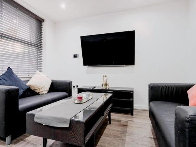 5 Beds 2 Baths