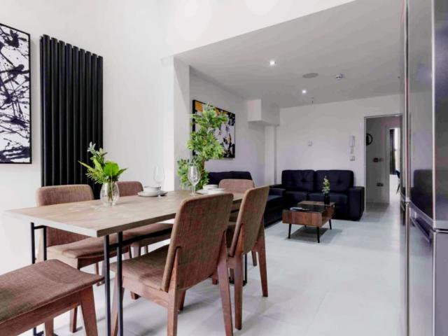 5 Beds 5 Baths