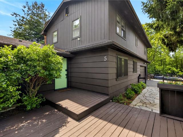 5 Beekman Place