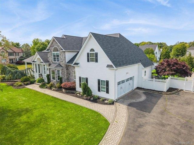 5 Biltmore Dr, Shoreham, NY 11786