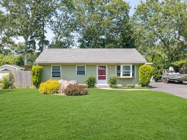 5 Birch St, Buzzards Bay, MA 02532