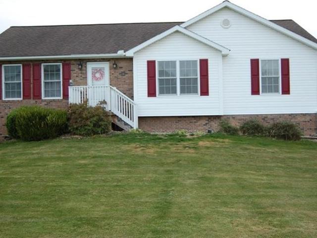 5 Blackberry Ln, Grove City, PA 16127