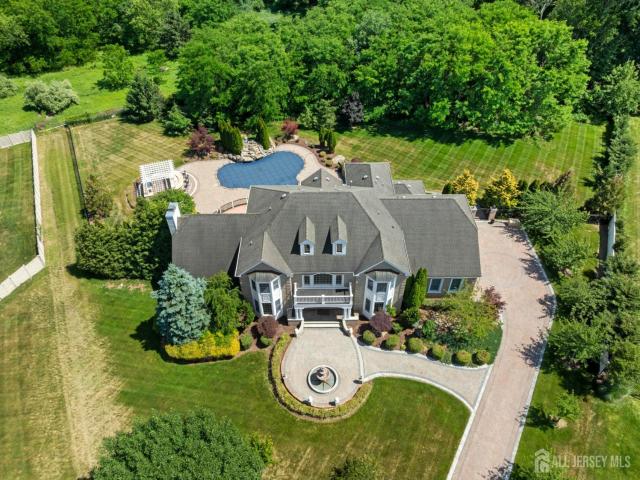 5 Blue Diamond Hill Court