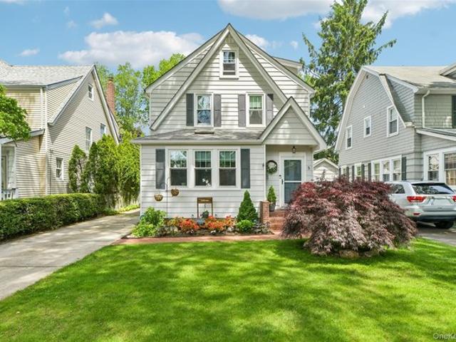 5 Bluebell Ct, Garden City, NY 11530
