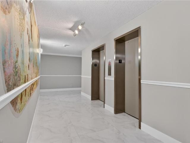 5 Bluebill Ave Unit 201, Naples, US, FL