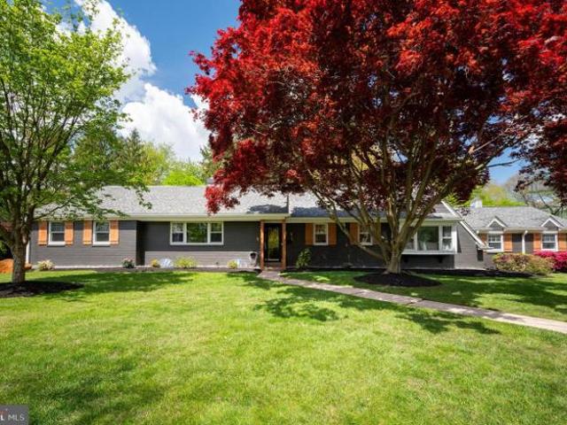 5 Boulder Brook Dr, Wilmington, DE 19803
