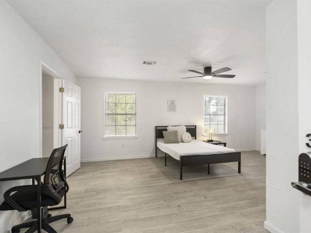 5 BR in Houston